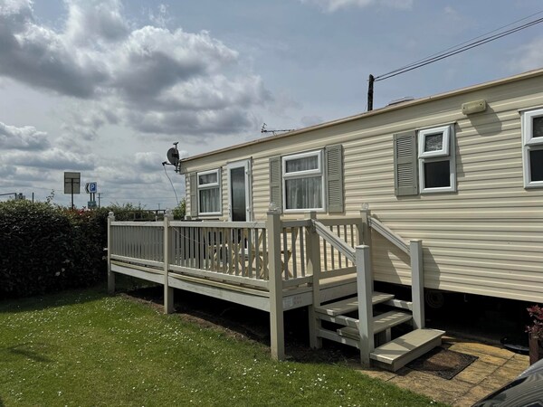 Family Friendly 3 Bedroom Caravan Pets Go Free - Heacham