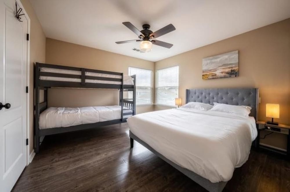 Exclusive Waterfront Luxury Villa in Discovery Bay, Sleeps up to 16 ...