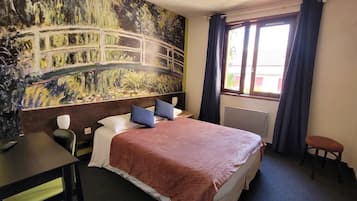 Quarto casal, para não fumantes | Individualmente decorados, escrivaninha