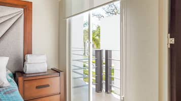 3 quartos, edredons de pluma, escrivaninha