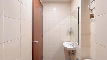 Estúdio luxo | Banheiro | Chuveiro, toalhas de banho