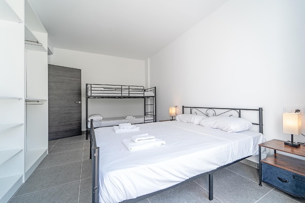 Holiday House Empuriabrava For 1 - 8 Persons With 3 Bedrooms - Holiday Home - Figueres