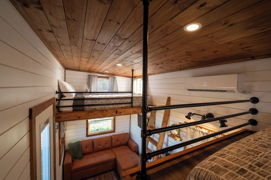 Secluded Mountain Getaway - 1 Cozy Tiny Home With Spectacular Views - Chilhowee Lake, TN