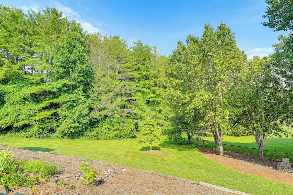 Modern Weaverville Apartment - Walk To Downtown! - Weaverville, NC