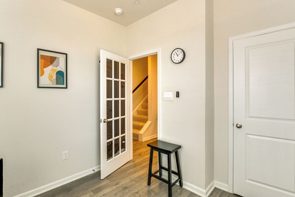 Frederick Townhome W/ Balcony, Close To Parks! - Frederick, MD