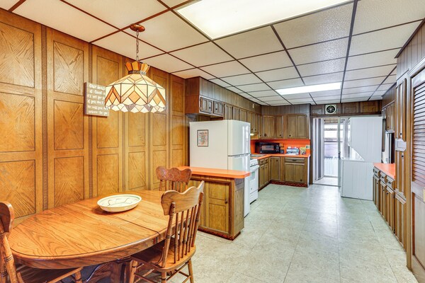 Playroom & Fenced Yard: Mt Carmel Family Home! - Galleon, Elysburg
