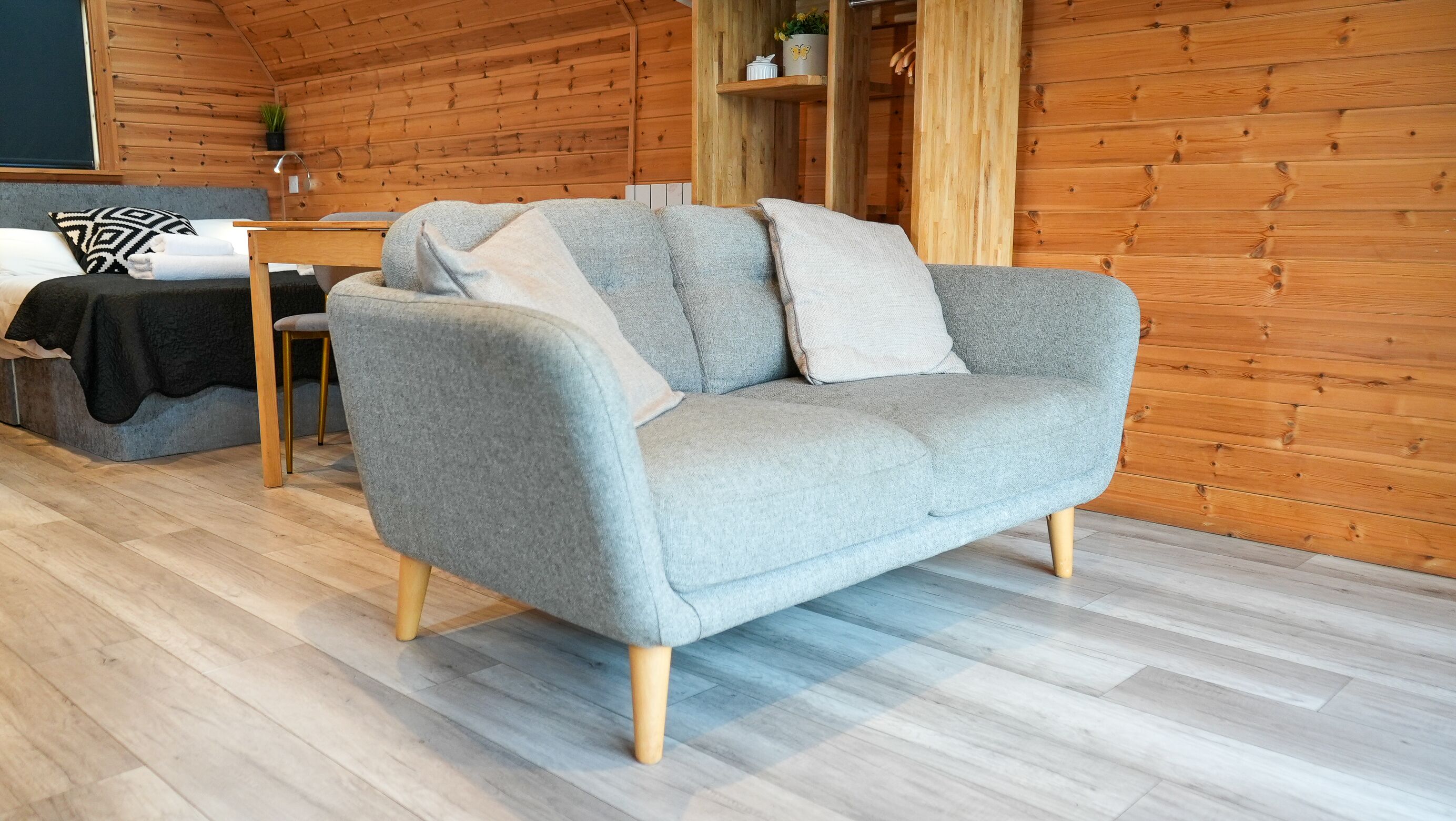 Luxury Glamping Pod Over Fishing Lake - Lincolnshire