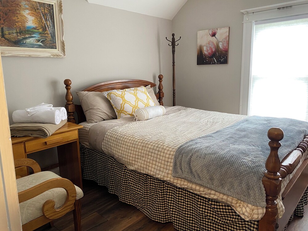 Juju’s house - Modern Vintage Rental unit at downtown Thorold - Thorold ...