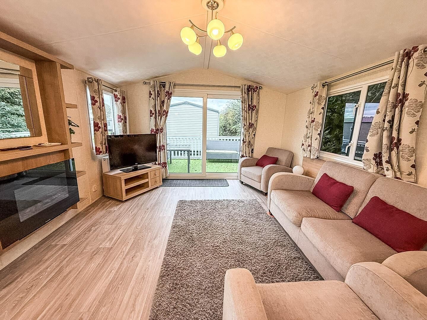 Lovely Dog Friendly Caravan For Hire At California Cliffs, Norfolk Ref 50027k - Hemsby