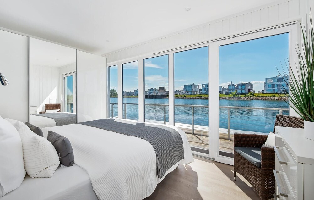 A floating house is something special in itself, but this floating ...