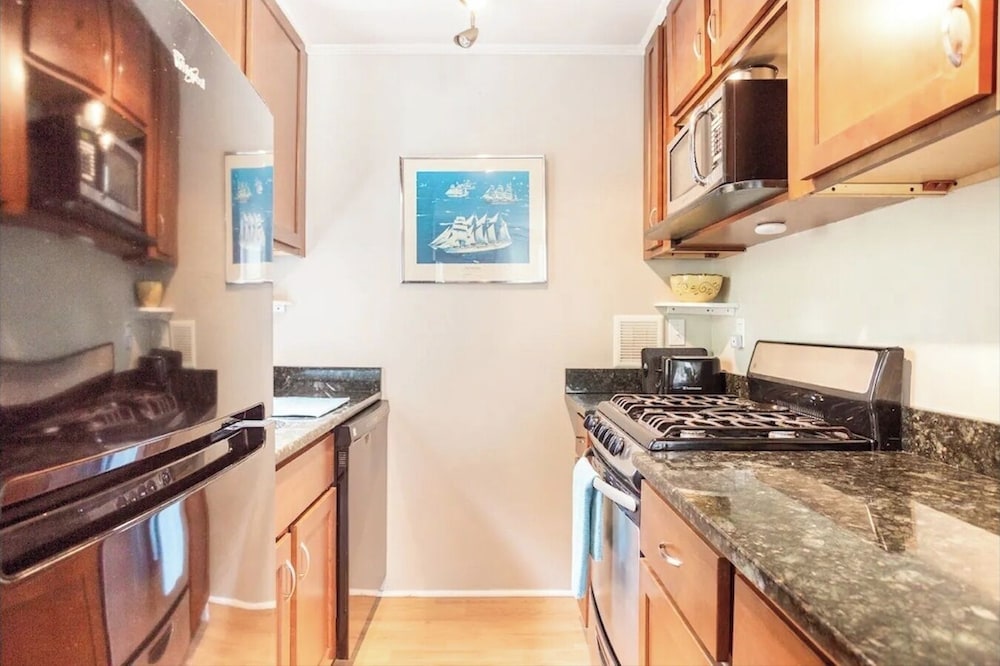 Jamestown Village Private Apartment - Jamestown, RI