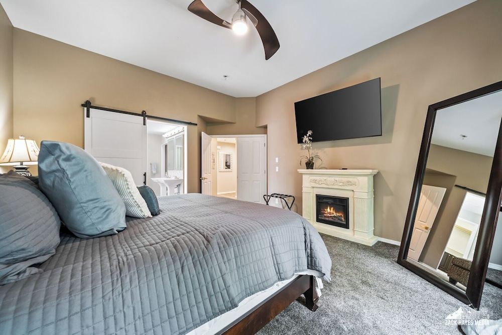 Relax Like Never Before At Pyrenean Circle - Anchorage, AK