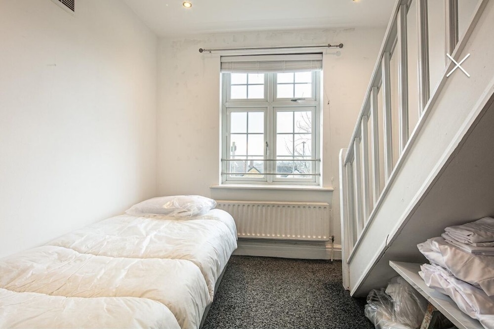 Charming 4-bed House In Sheffield - Chesterfield