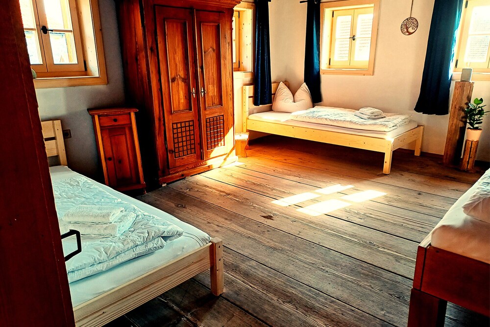Cozy Sacherl, private whirlpool, sauna and fireplace. Fenced garden ...