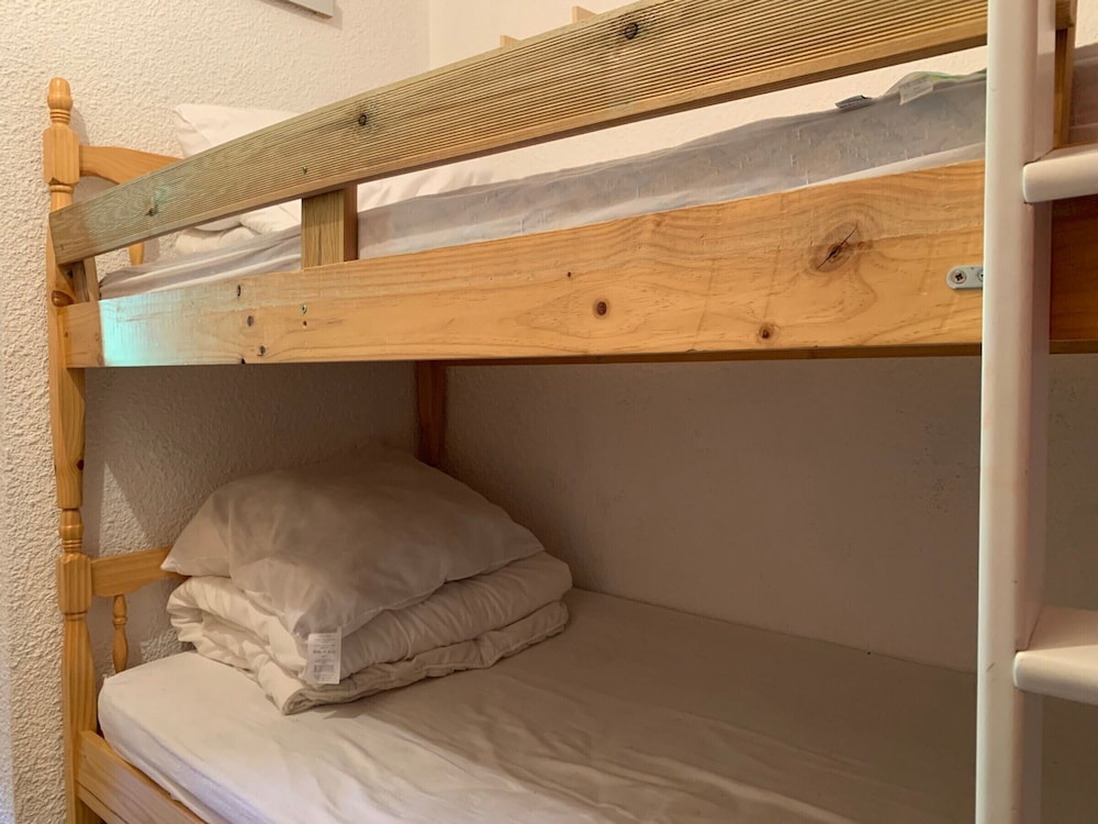 Cosy Studio In Pra-loup 1500 With Balcony, Near Ski Lift - Sleeps 4 - Barcelonnette