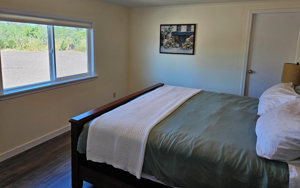 Cozy 2-bedroom on 10 acres with WiFi, AC in wonderful Yelm - North Yelm ...