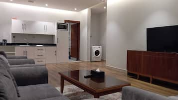 Apartment three bed rooms -6 Beds | Área de estar | TV LED 5 cm com canais via satélite