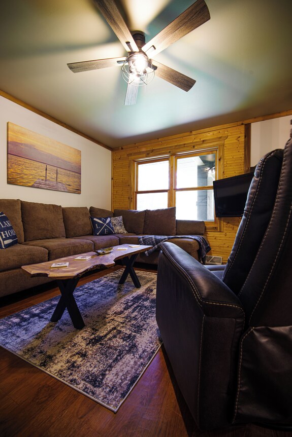 Upper Dells Riverfront / Private Dock / Kayaks / Firepit - Christmas Mountain Drive, WI