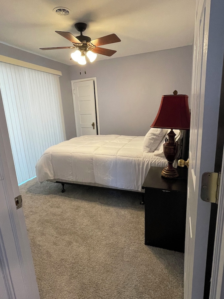 Charming 2-bedroom Cottage With Ac And Wifi In On Enchanting Idlewild Lake - Baldwin, MI