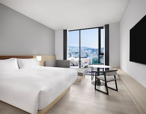 Quarto luxo, 1 cama King e sofá-cama, para não fumantes, vista para a cidade | Roupas de cama premium, cofres nos quartos, escrivaninha