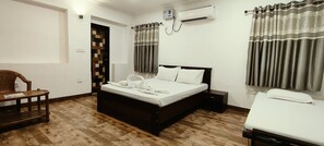 Casa de campo superluxo | 1 quarto, escrivaninha, cortinas blackout, roupa de cama