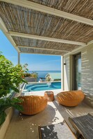 Quarto luxo, piscina particular, vista para o mar | Terraço/pátio