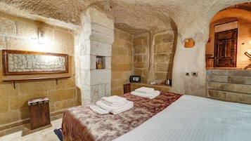 Quarto Duplo Lua de Mel, vista para o pátio | Lençóis de algodão egípcio, roupa de alta qualidade, minibar