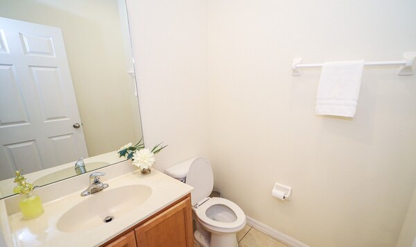 Townhome Jacuzzi Grill 10 Min Disney - Level Up, Kissimmee