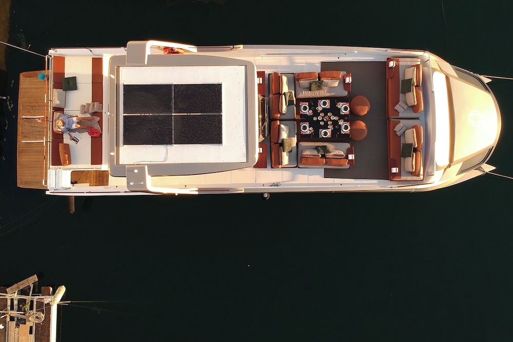 House Of Hütter - Floating Home Goldfinger - Formentera