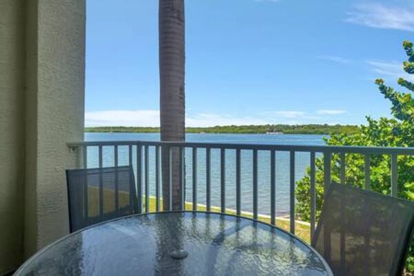 The Bayview A Quaint 1 1 Balcony On The Bay - Silver Lake, Kenneth City