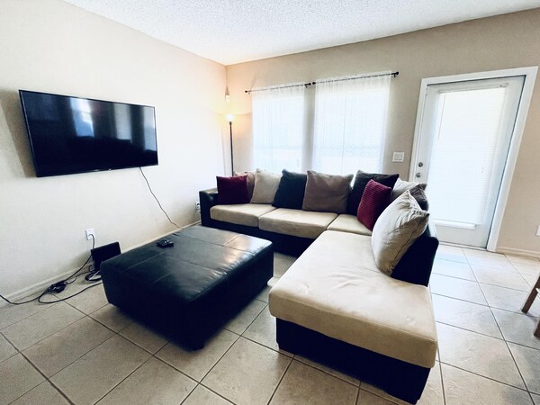 Lakeside Community, Pools, And More! - Kissimmee, FL