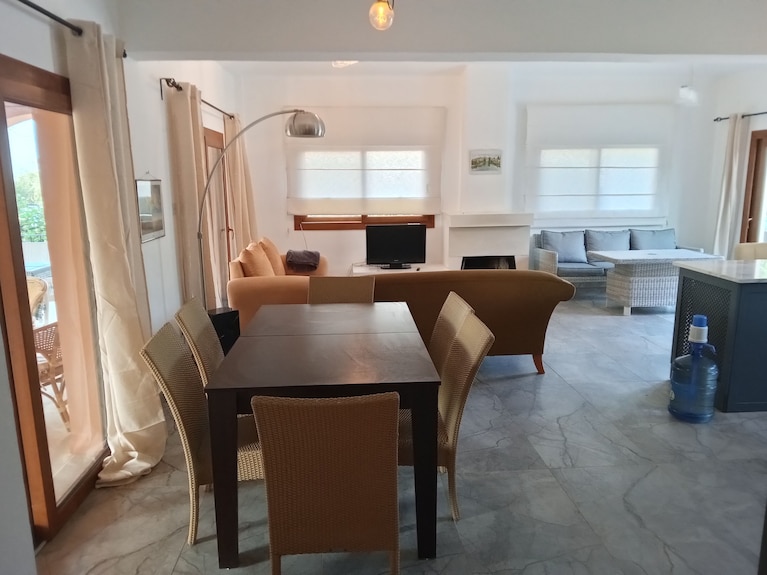 Villa With 4 Bedrooms . Pool And Hot Tub - Cyprus