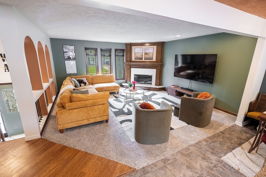 Omaha Oasis! Pool, Hot Tub, Mini Golf, Bar, Games - Omaha, NE