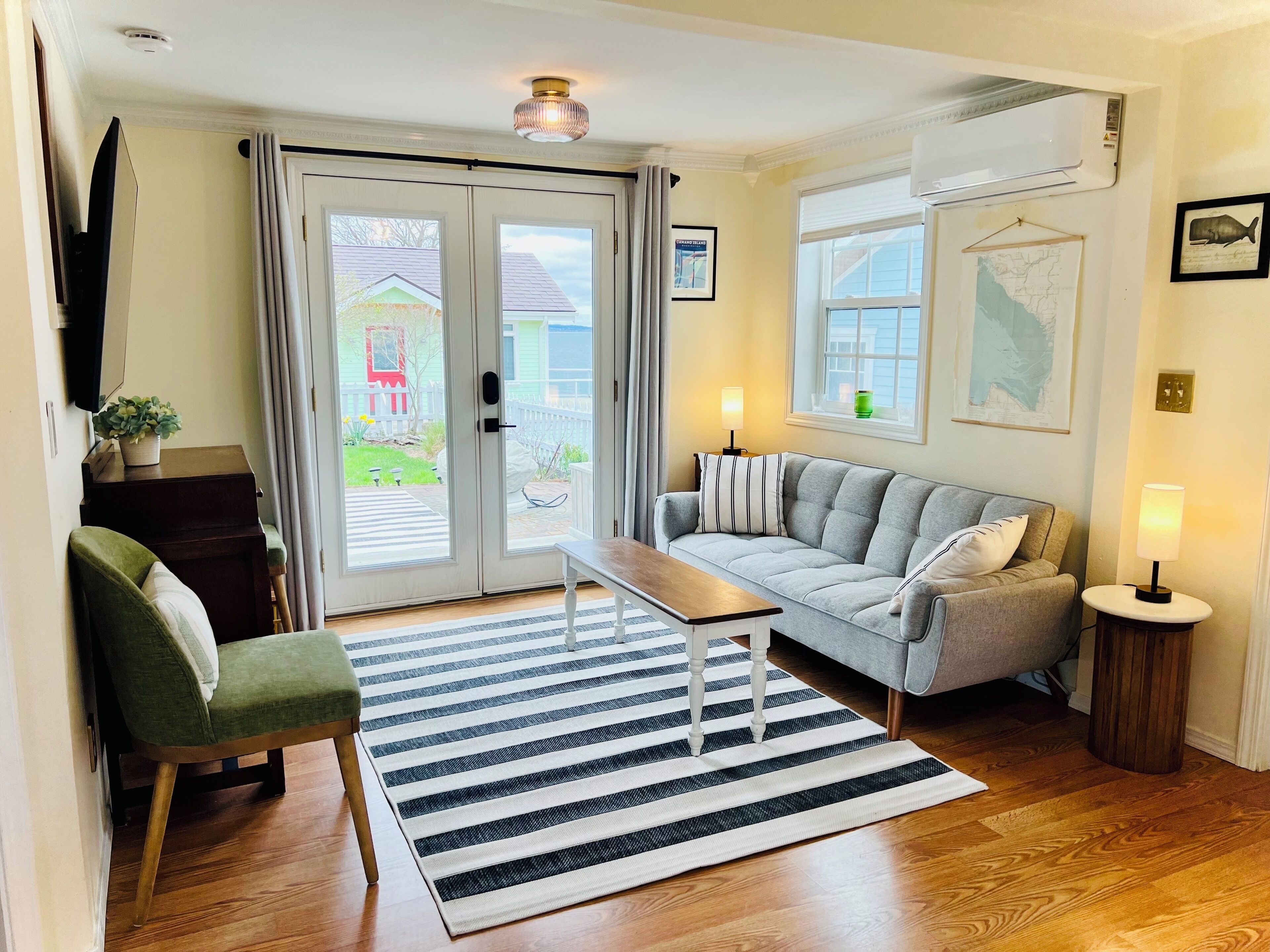 Camano Island Cottage - Madrona Beach - Coupeville, WA