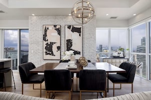 Suite Signature, Vista para a cidade, no piso executivo | Refeições no quarto