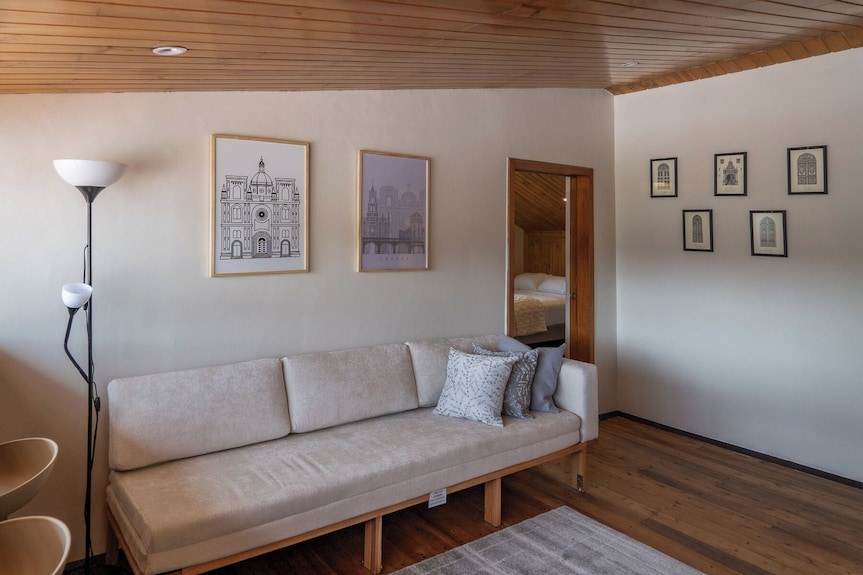 Suite De Lujo En Casa Patrimonial Reformada, En Zona Céntrica - Cuenca, Ecuador