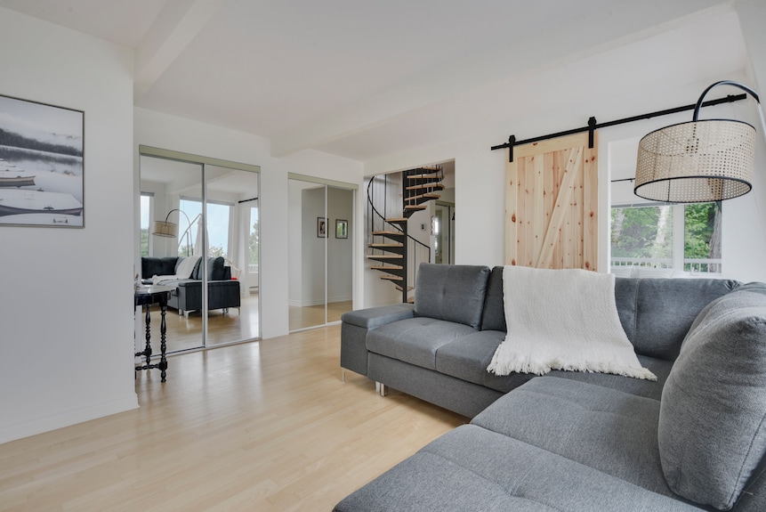 Chalet Avec Vue Sur Le Fleuve Et Spa -Le Pin Blanc - Baie-Saint-Paul