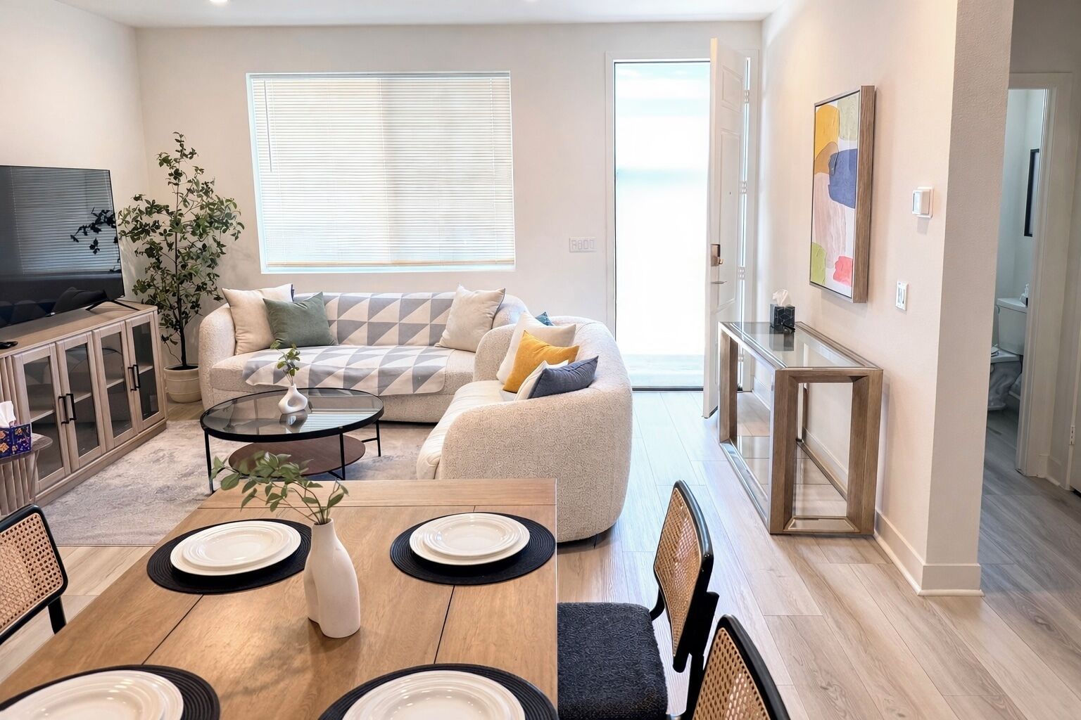 Hot Pool Comfort 3 Bedroom And 3 Bath Villa Close To  Ontario Airport - Fontana, CA