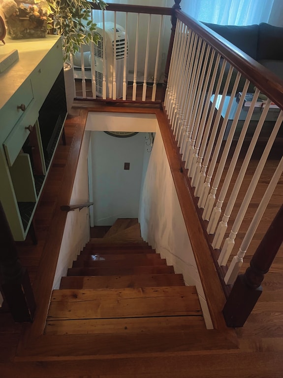 Downtown Bristol Cozy Flat - Colt State Park, Bristol