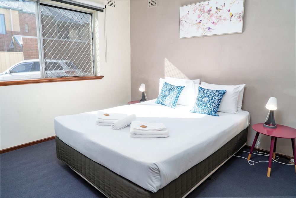 Spacious & Cosy Self-contained Apartment - Riverton