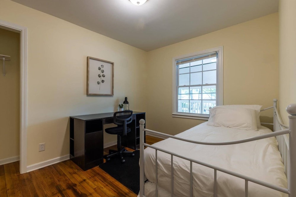 Marietta Square | Great Pricing | 3 Bedrooms | Pet Friendly - Marietta, GA