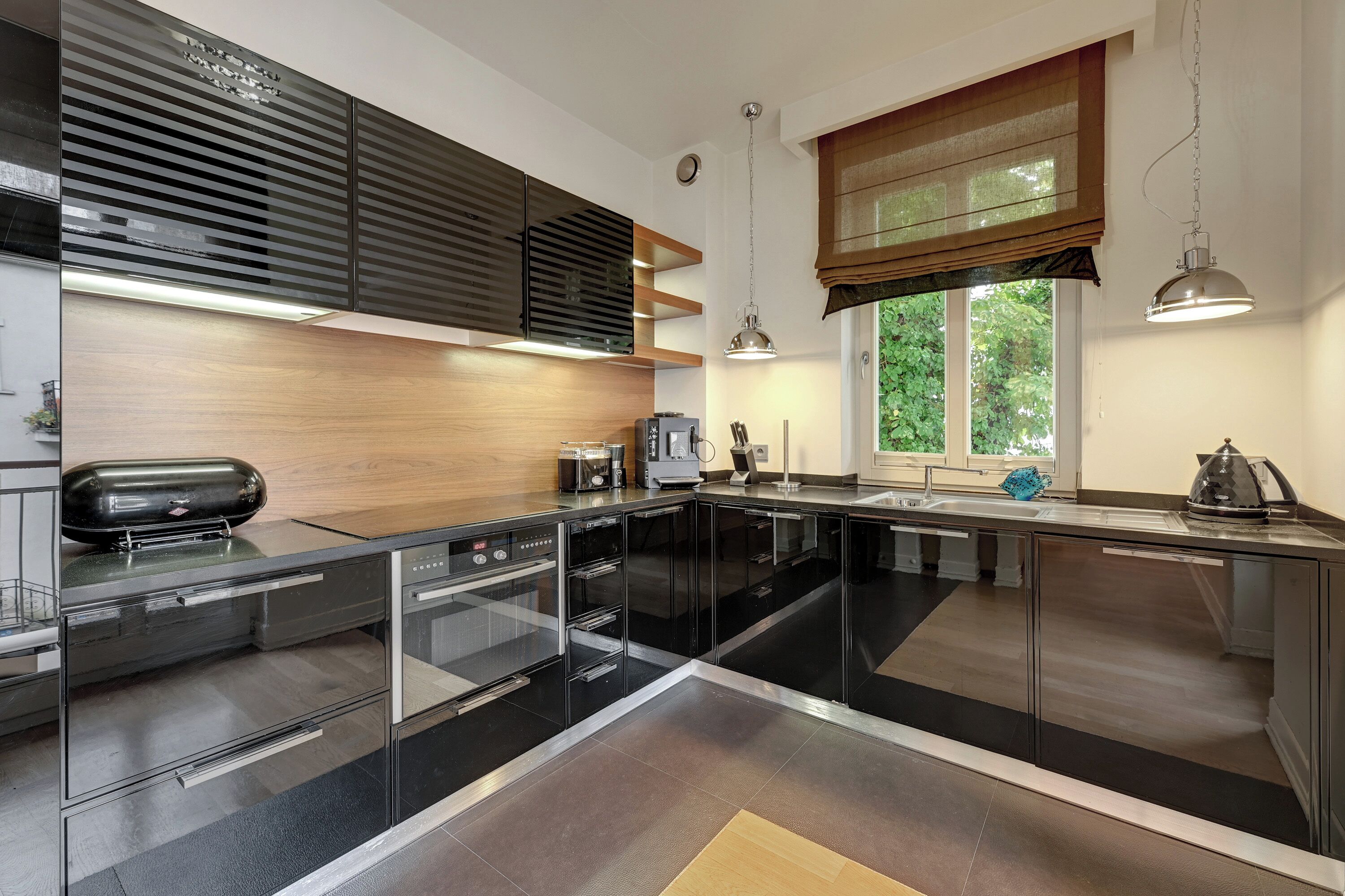 Apartamento Deluxe | Cozinha privada | Uma chaleira elétrica 