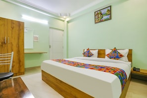 Quarto Deluxe | Lençóis de algodão egípcio, roupa de alta qualidade, cofre no quarto 