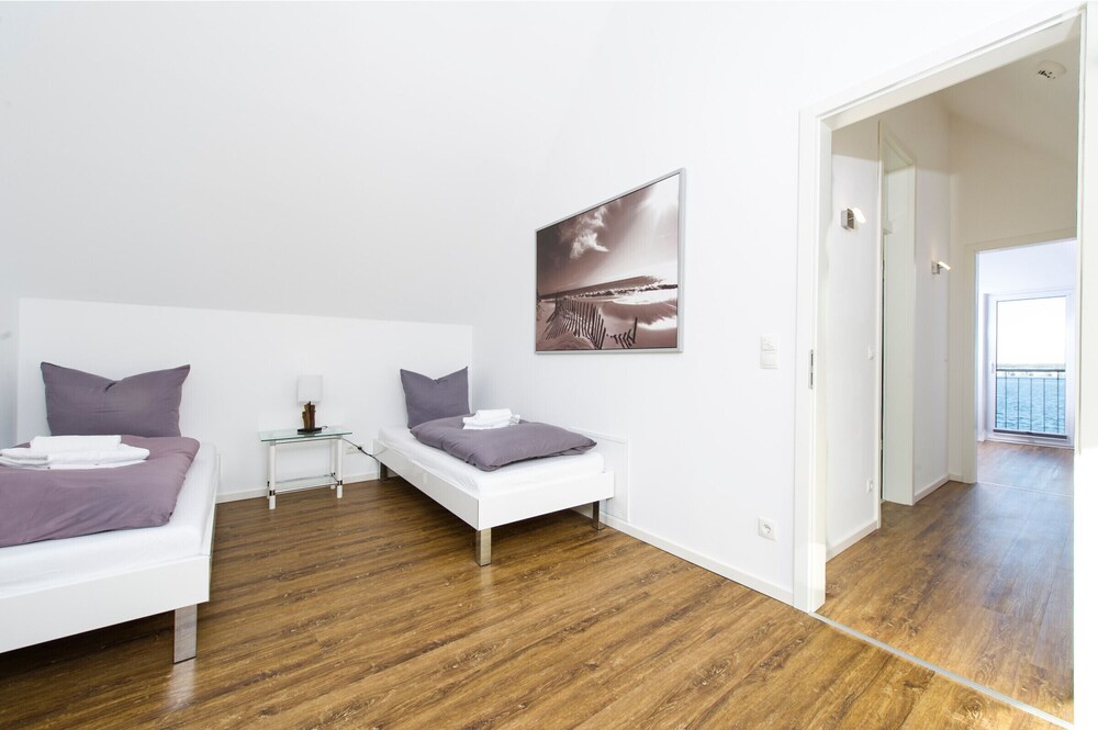 Koje 23 - 1st row by the water, fireplace, shower, washing machine ...