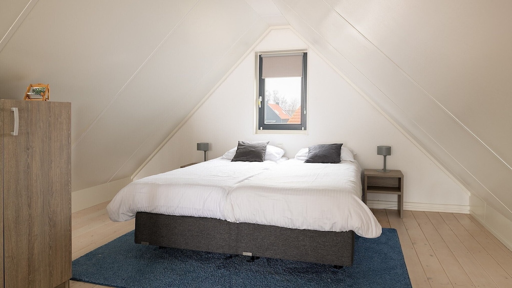 Attractive Beach Lodge For 4 People - Friesland