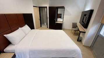 Quarto Standard | Roupa de alta qualidade, edredões de penas, ferro/tábua de engomar