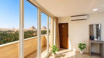 Two-Bedroom Apartment with Balcony and Terrace | Lençóis de algodão egípcio, roupa de alta qualidade, edredões de penas