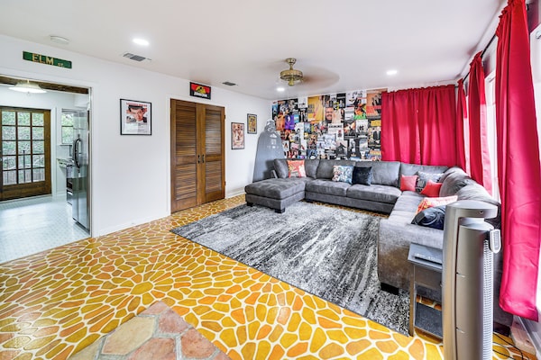 Unique & Stylish San Antonio Home W/ Deck! - Hollywood Park - San Antonio