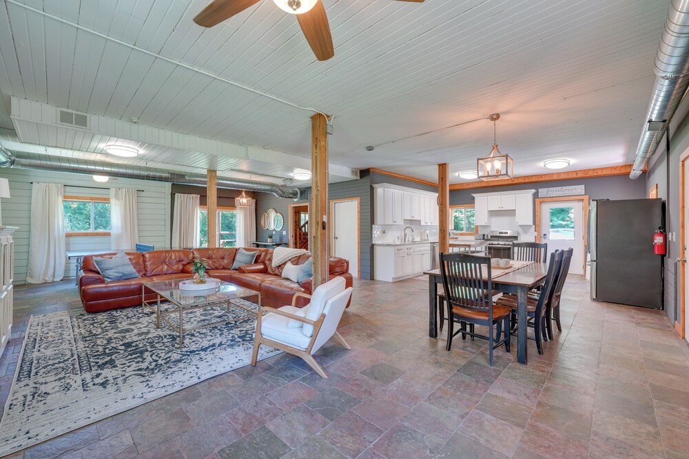 Peaceful Warrenville Home: 1 Mi To Herrick Lake! - Walker Lake, Aurora