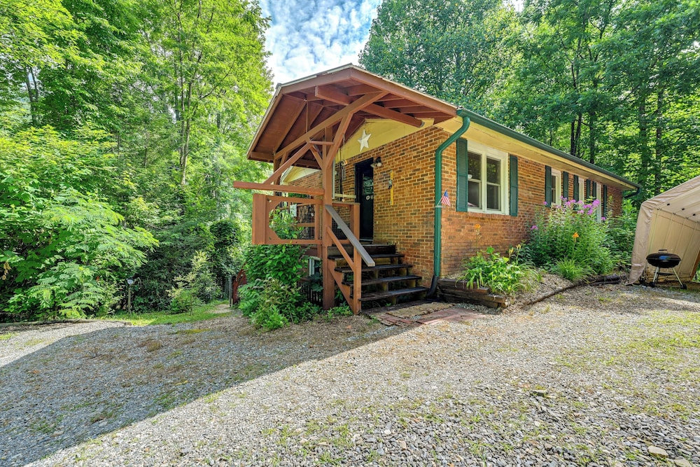 Unique & Artsy Cabin W/ Mountain Views! - Calderwood Lake, TN
